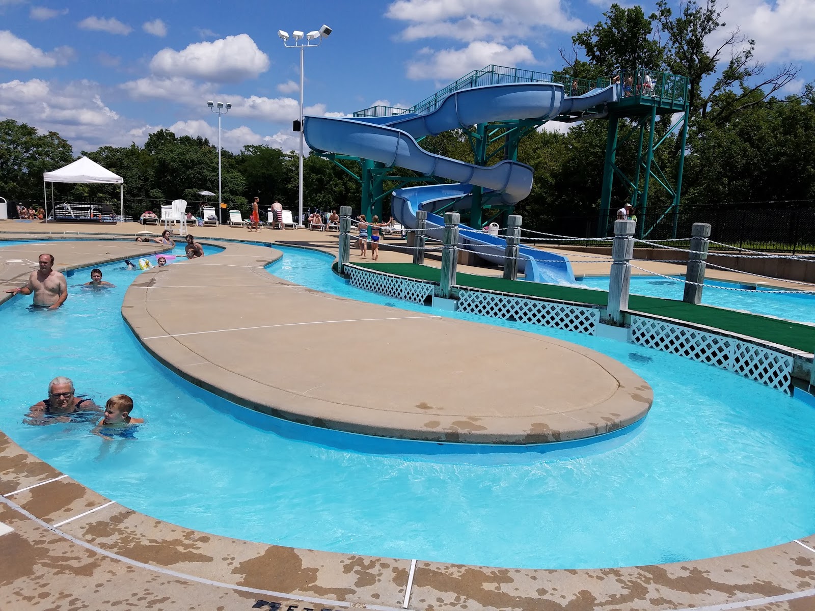 Play St. Louis: RiverChase YMCA of Fenton Outdoor Pool, Fenton