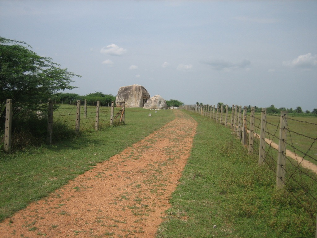 Tamilnadu Tourism: Mahendravadi Rock Cut Cave Temple, Vellore
