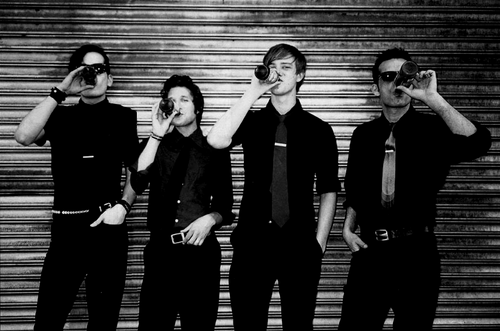 INTERPOL, "Evil" Brindando con vinagre (2004). - Gabba Gabba Hey!