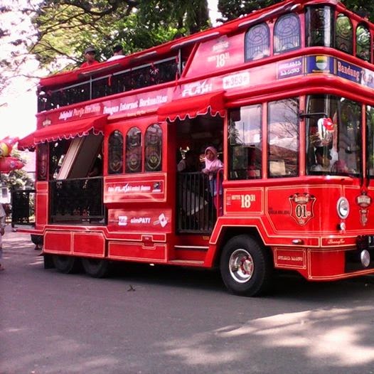 Susanti Hara Jv: Naik Bandros, Bandung Tour on Bus