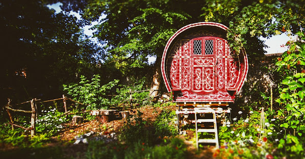 Vardo: The Opulent Caravans of The Gypsies | Amusing Planet