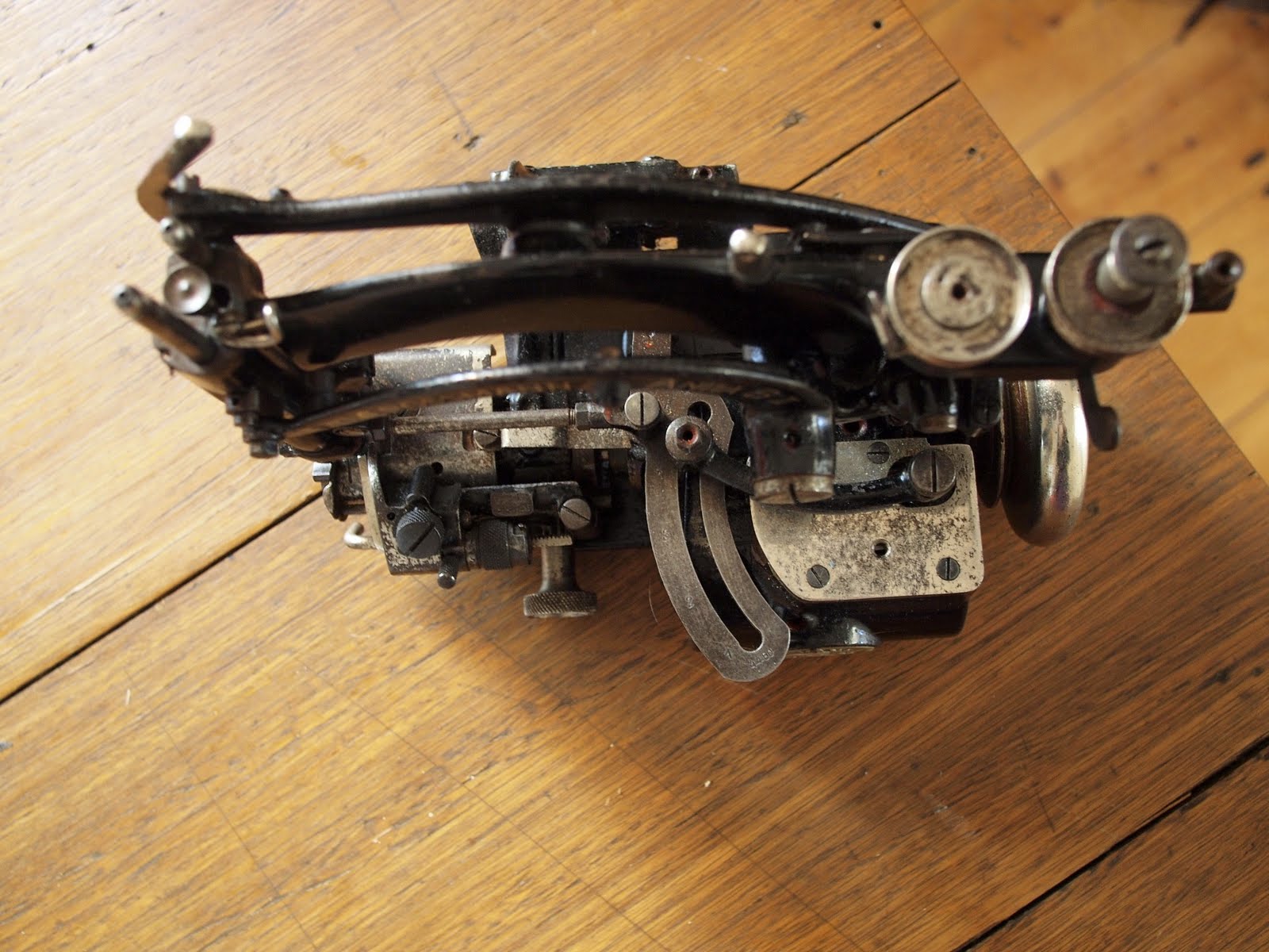 I Smell a Hat: Sew fine; Grossmann, Anita B