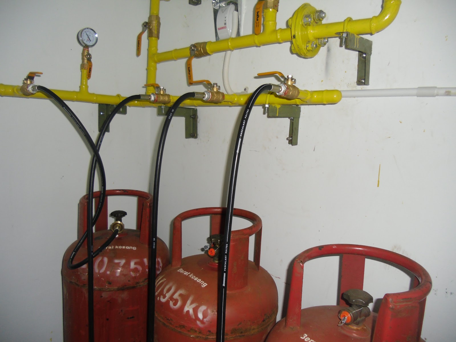 TRIJAYA KITCHEN SARANA CV.: Instalasi gas untuk dapur komersial