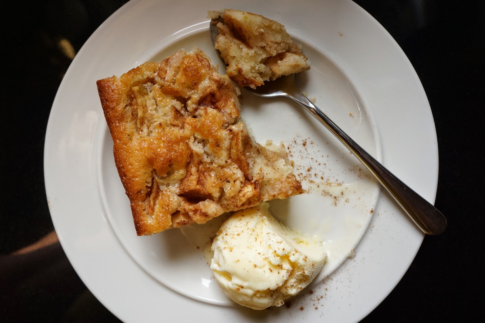 Really Easy, Soft and Moist Apple Sponge Cake