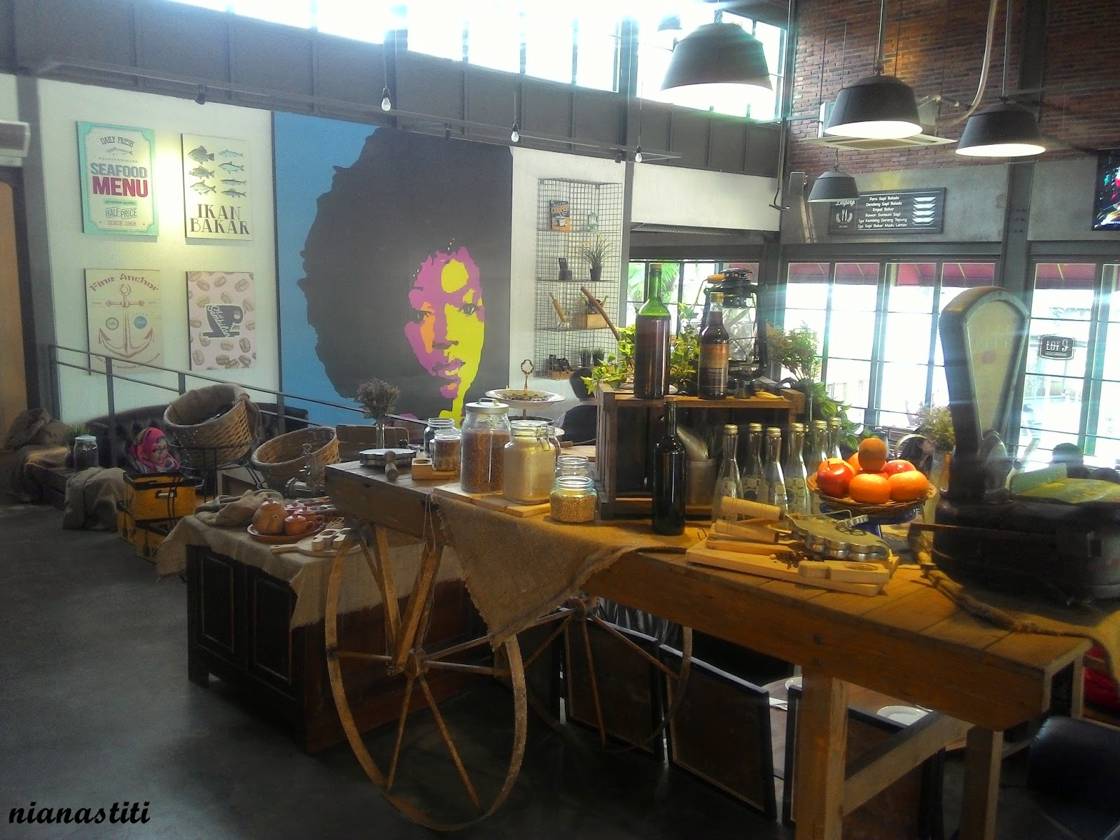 Eat a Lot at Lot 9 Bintaro - LIVING ROOM