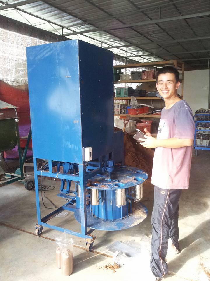 MESIN CENDAWAN BIMBO: MESIN BAGGING 8 LUBANG UTK PROJEK BAJA KOMPOS