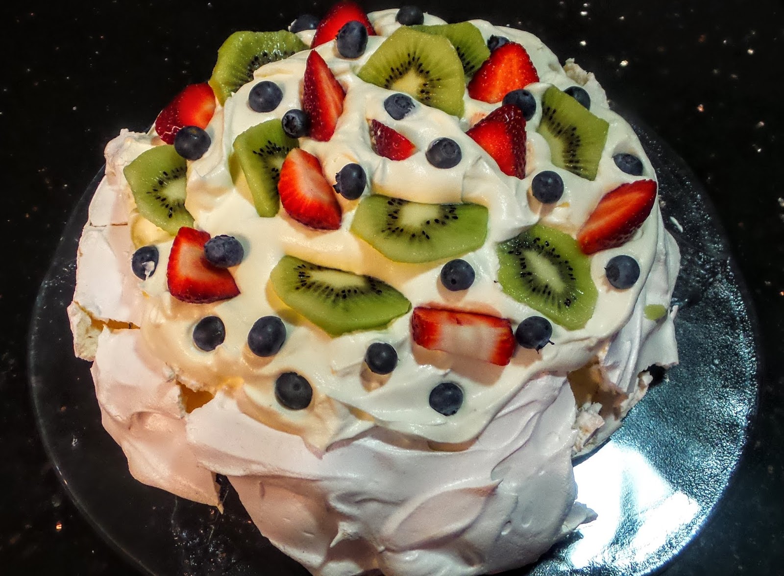 HAPPY RETIREE'S KITCHEN : Tropical Pavlovas and Pretty Golden Dancing ...