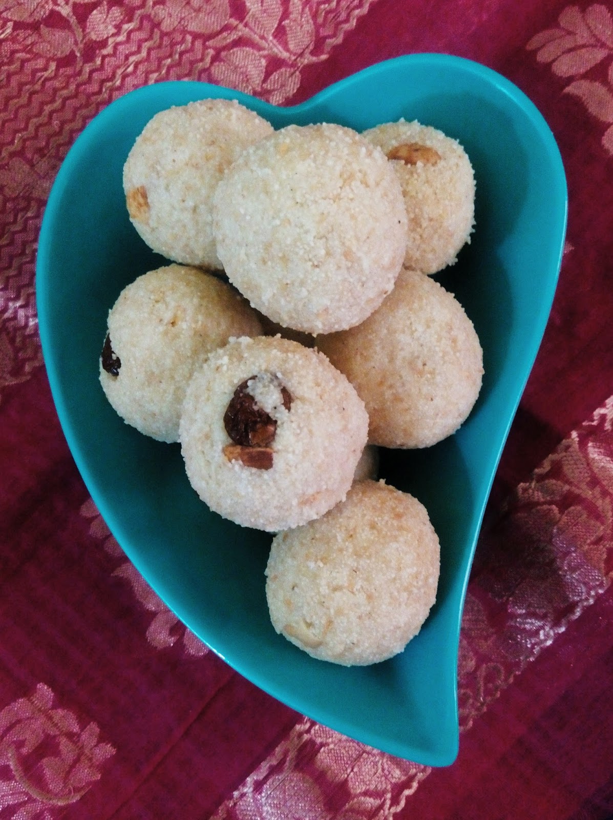 Divine Home Cooking...: Raghavdas Laddu (Rava and Coconut laddu)