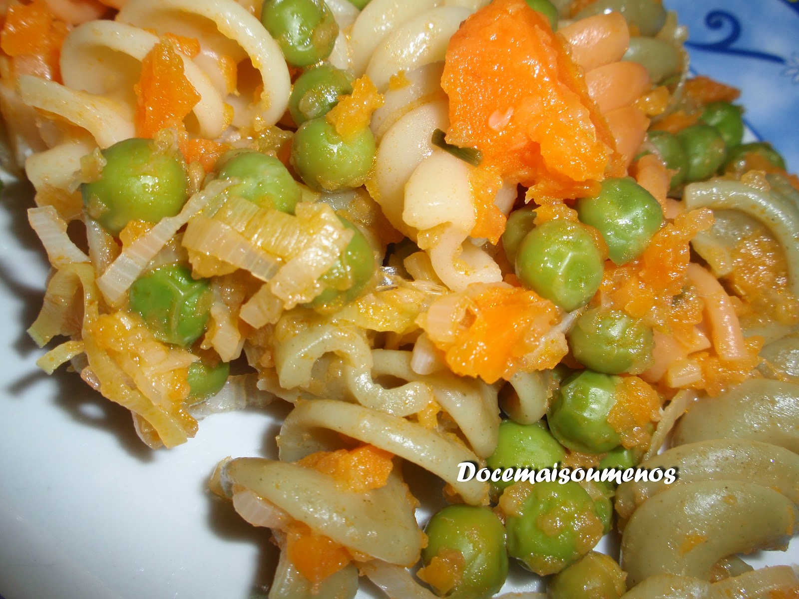 DoceMaisouMenos: FUSILLI TRICOLOR COM LEGUMES ESTUFADOS