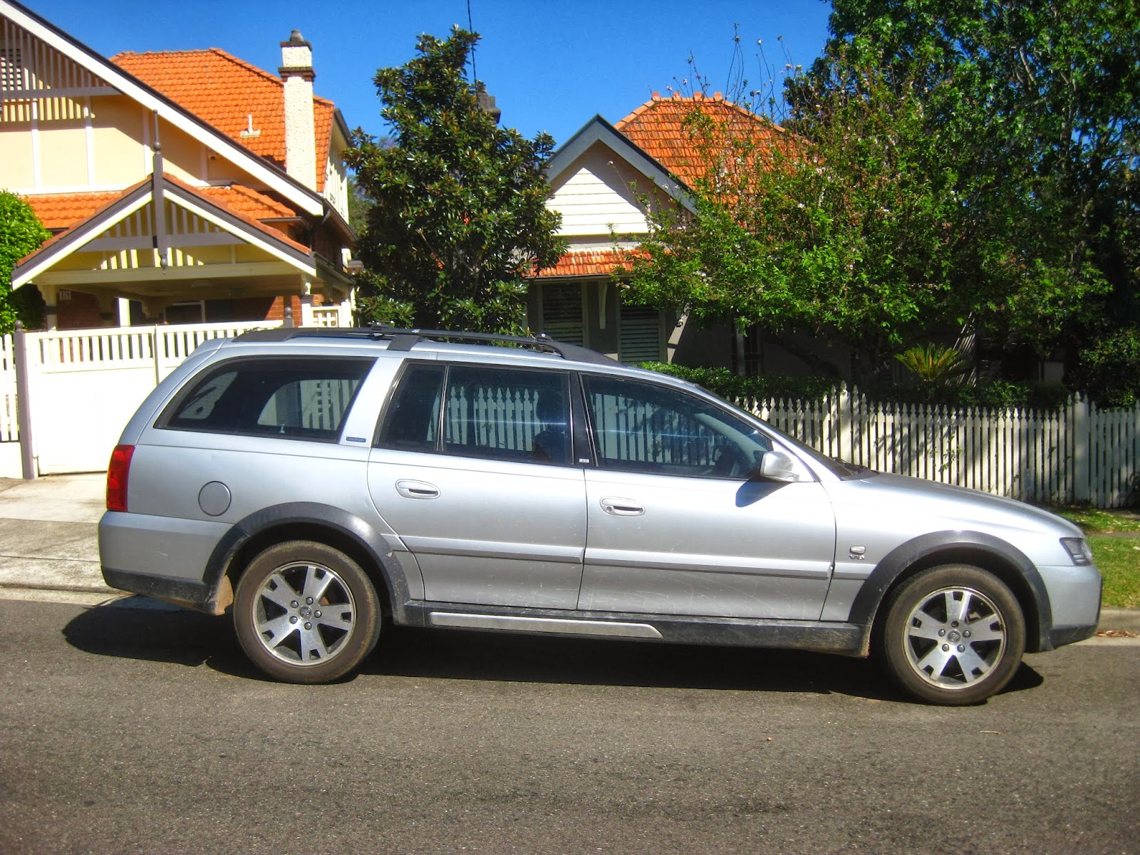 Aussie Old Parked Cars: 2005 Holden VZ Adventra LX8
