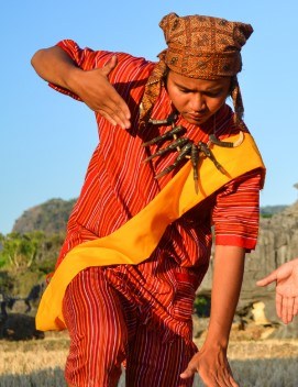 Mengenal Ciri Khas Pakaian Adat Toraja ~ LONDONG TORAYA