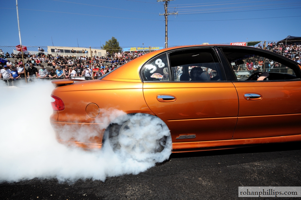 Cars, Cameras & Chronic Illness: Burnout Photo of the Day: Holden VT ...