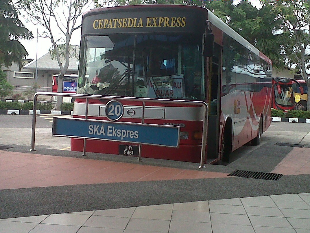 PeMiNaT BaS AimAn....(UBT Group): MALACCA TRIP 25/3/2012