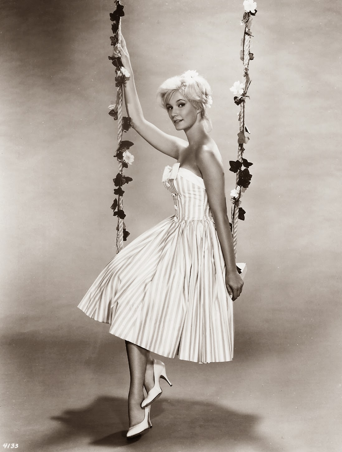 Slice of Cheesecake: Yvette Mimieux, pictorial