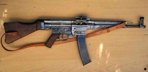 Dunia Penuh Senjata: Sturmgewehr 44/STG 44 (German)