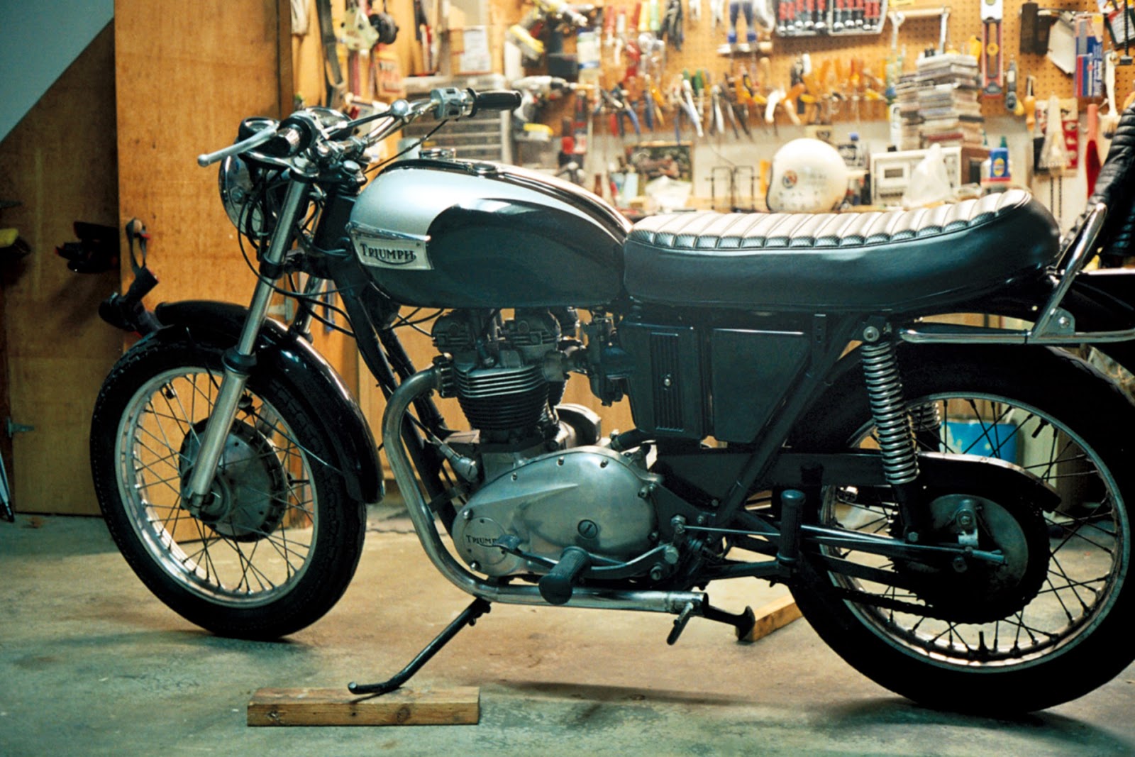 Philm Luddite : 1971 Triumph 650 Tiger 35mm