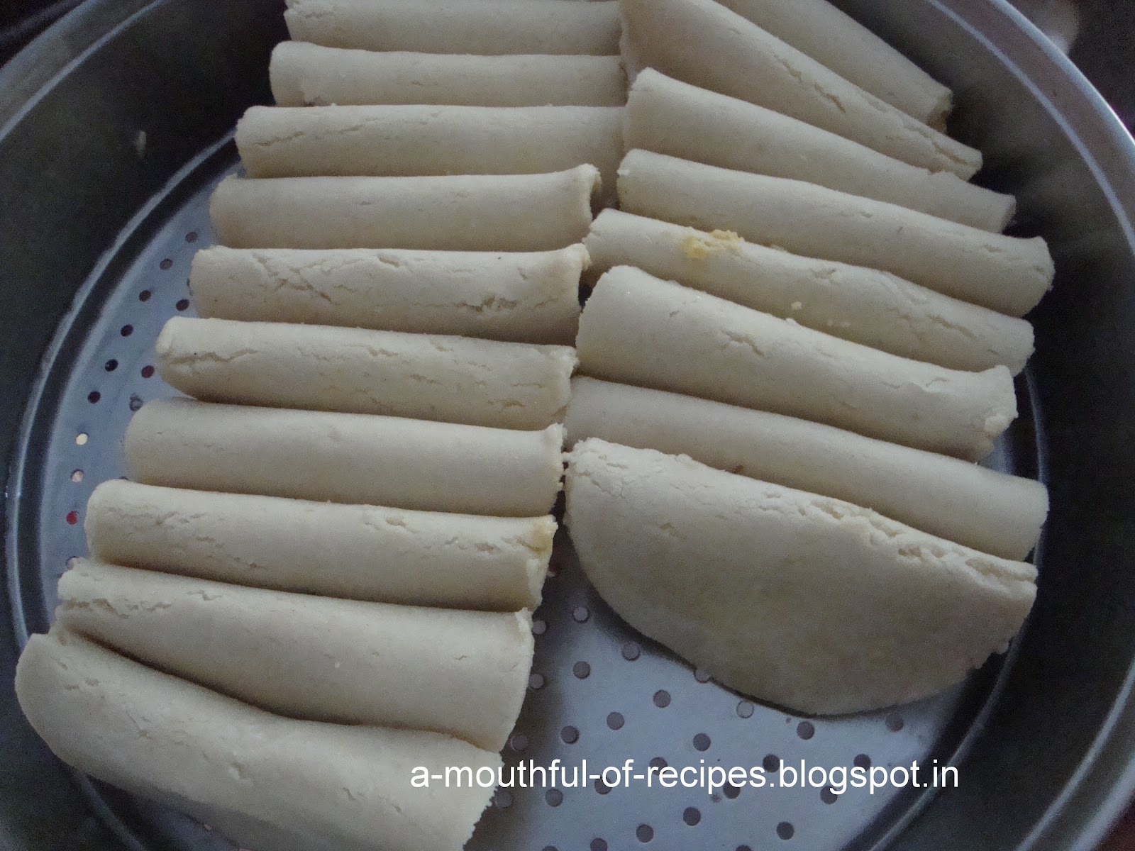 A Mouthful Of Recipes: Fara (Stuffed Rice Dumplings)