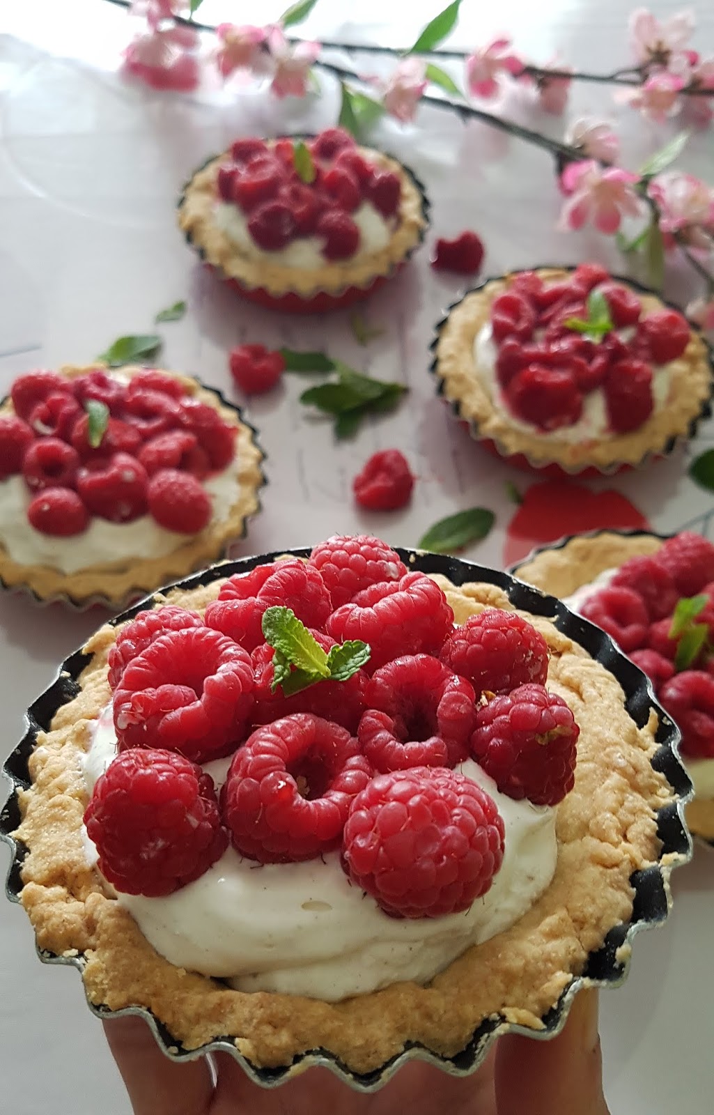 FloViCook: Tartelettes aux framboises et sa crème mascarpone vanillée