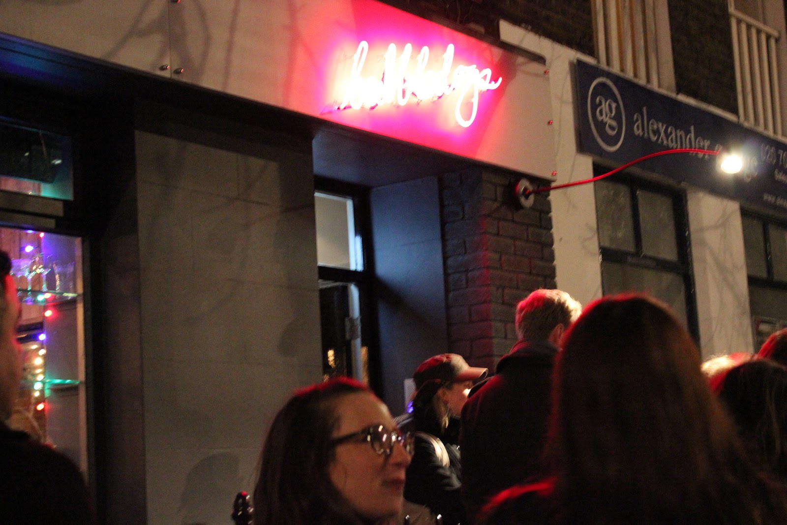 What Carrie Thinks: Restaurant Review: Bubbledogs