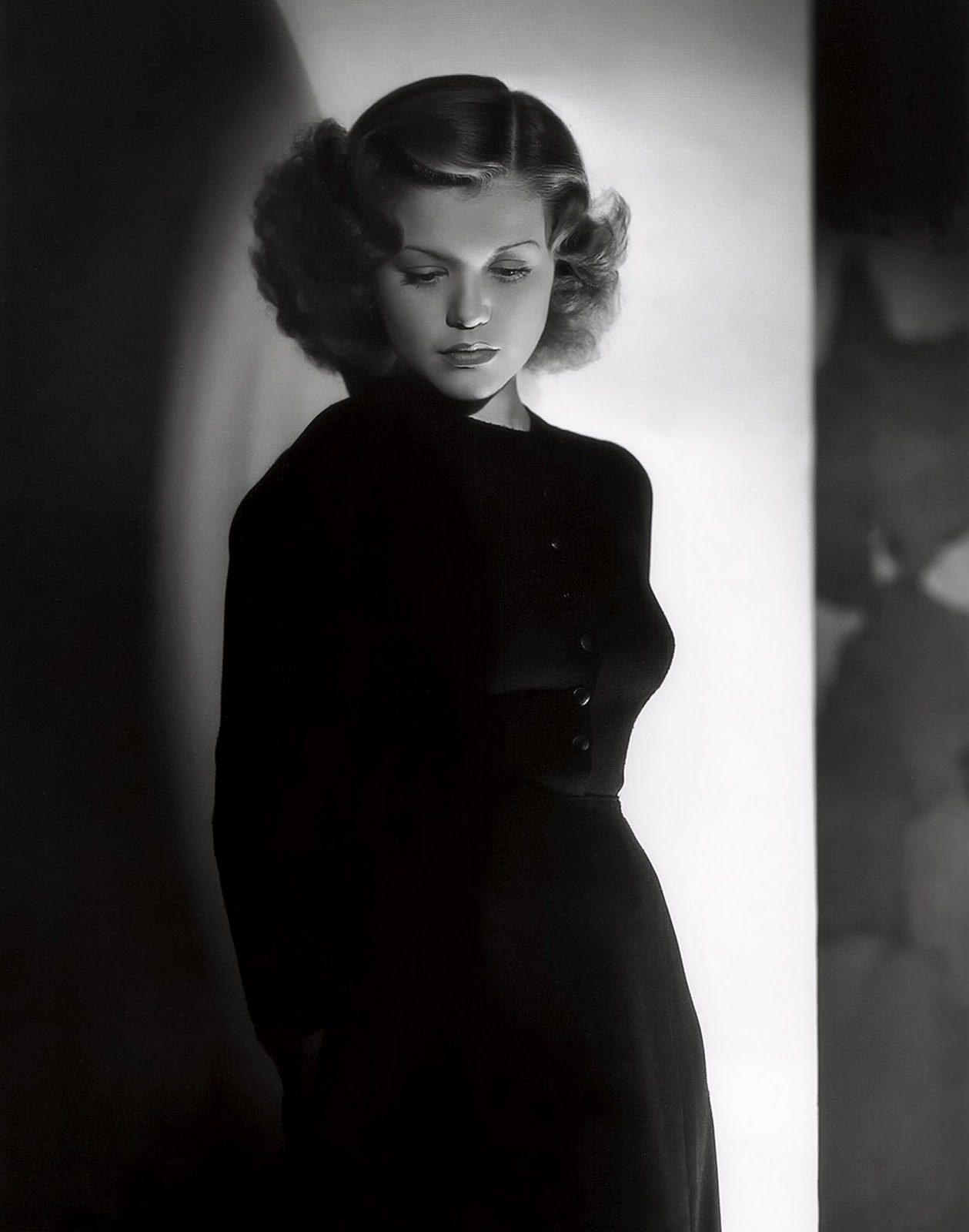 Dazzling Divas: Simone Simon