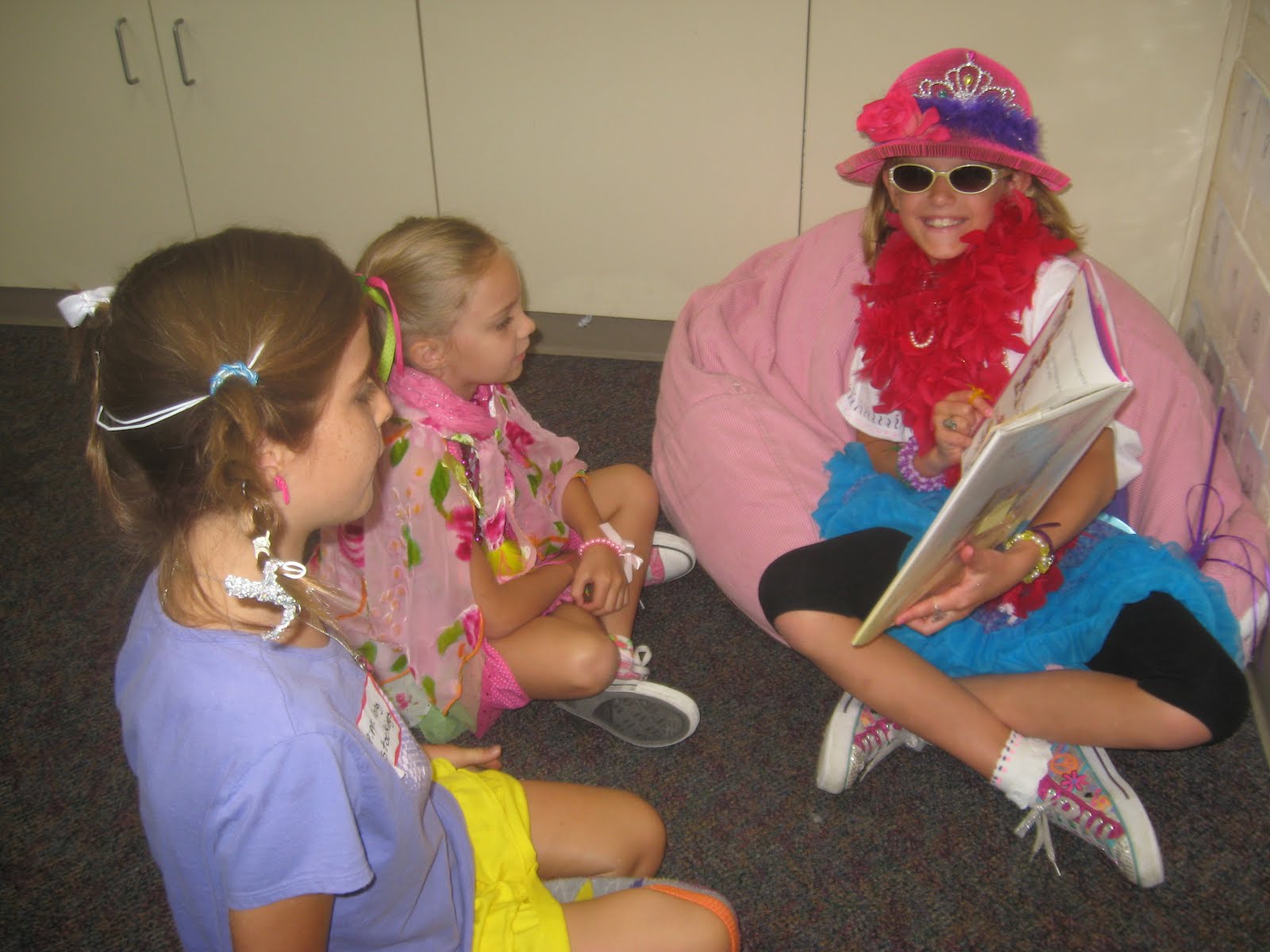 Mrs.Sanders 4th grade class: Story Book Dress Up Day