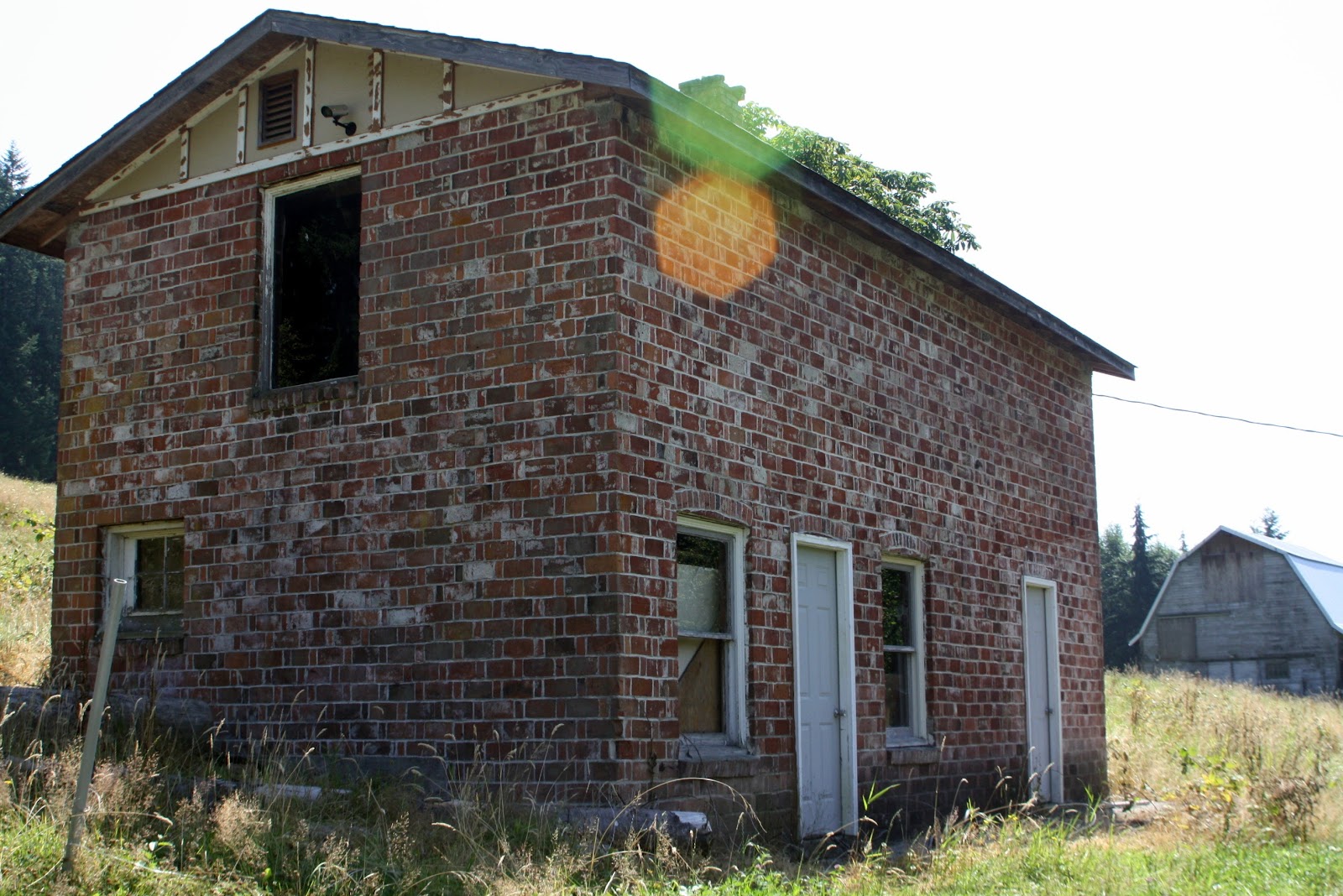 Living With Lis: OLD BUILDING RESTORATION