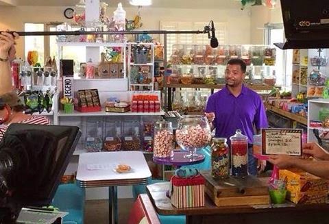 Food Network Gossip: Alfonso Ribeiro (Carlton) to Host Unwrapped 2.0 On ...