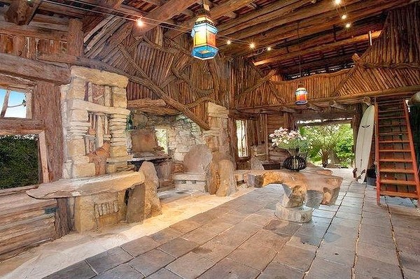 My Search for a Home: 6 Bizarre Cabins