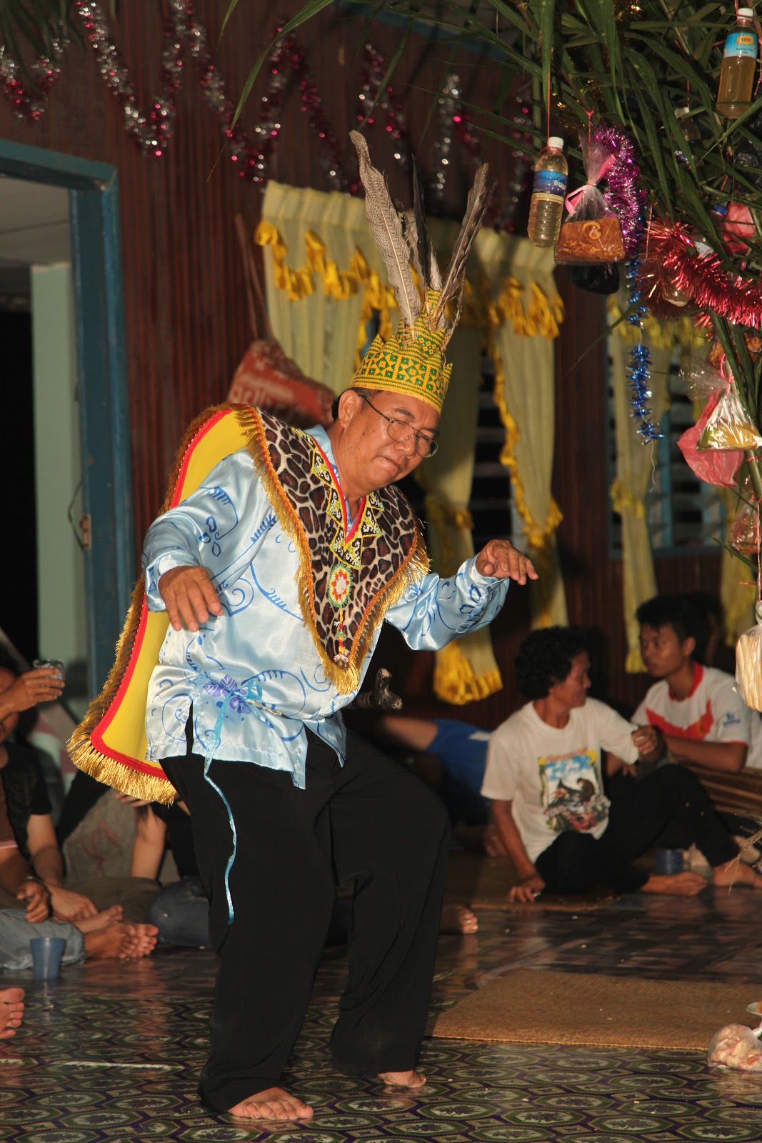 HILLARY TAWAN LONGHOUSE HOMESTAY