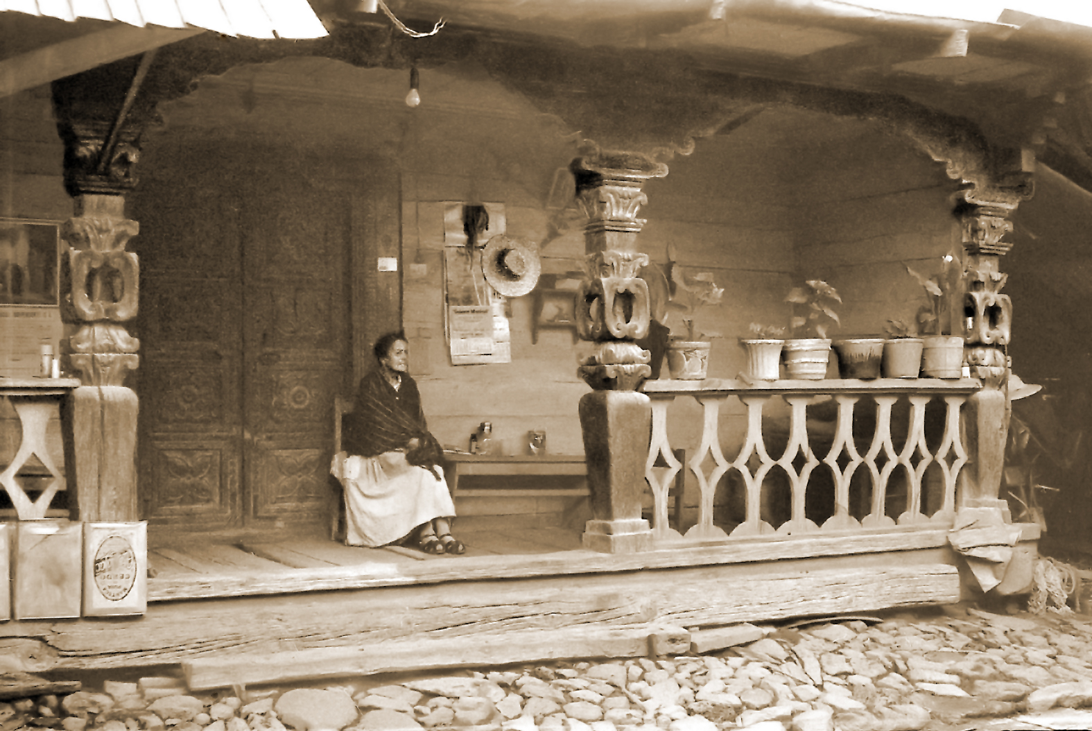 Carlos García Mora, etnólogo: EL TROJE PURÉPECHA