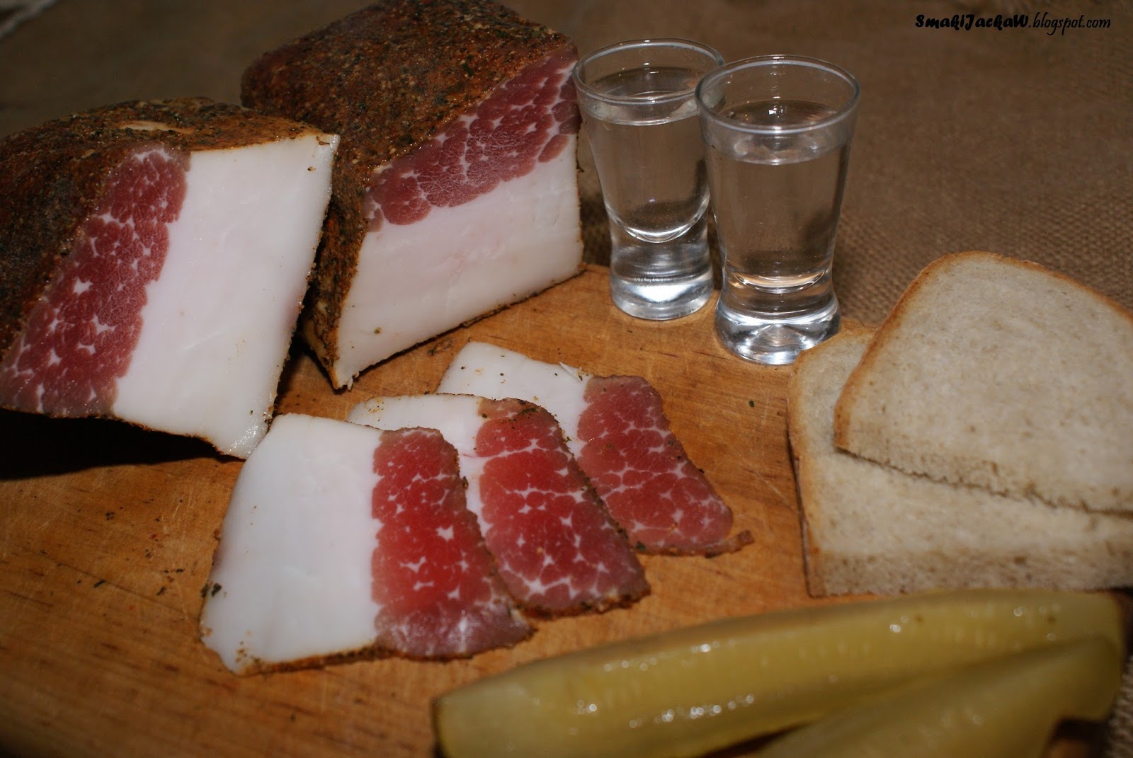 Domowy wyrób. Coś do chleba i talerza.: Słonina z mięsem w przyprawach