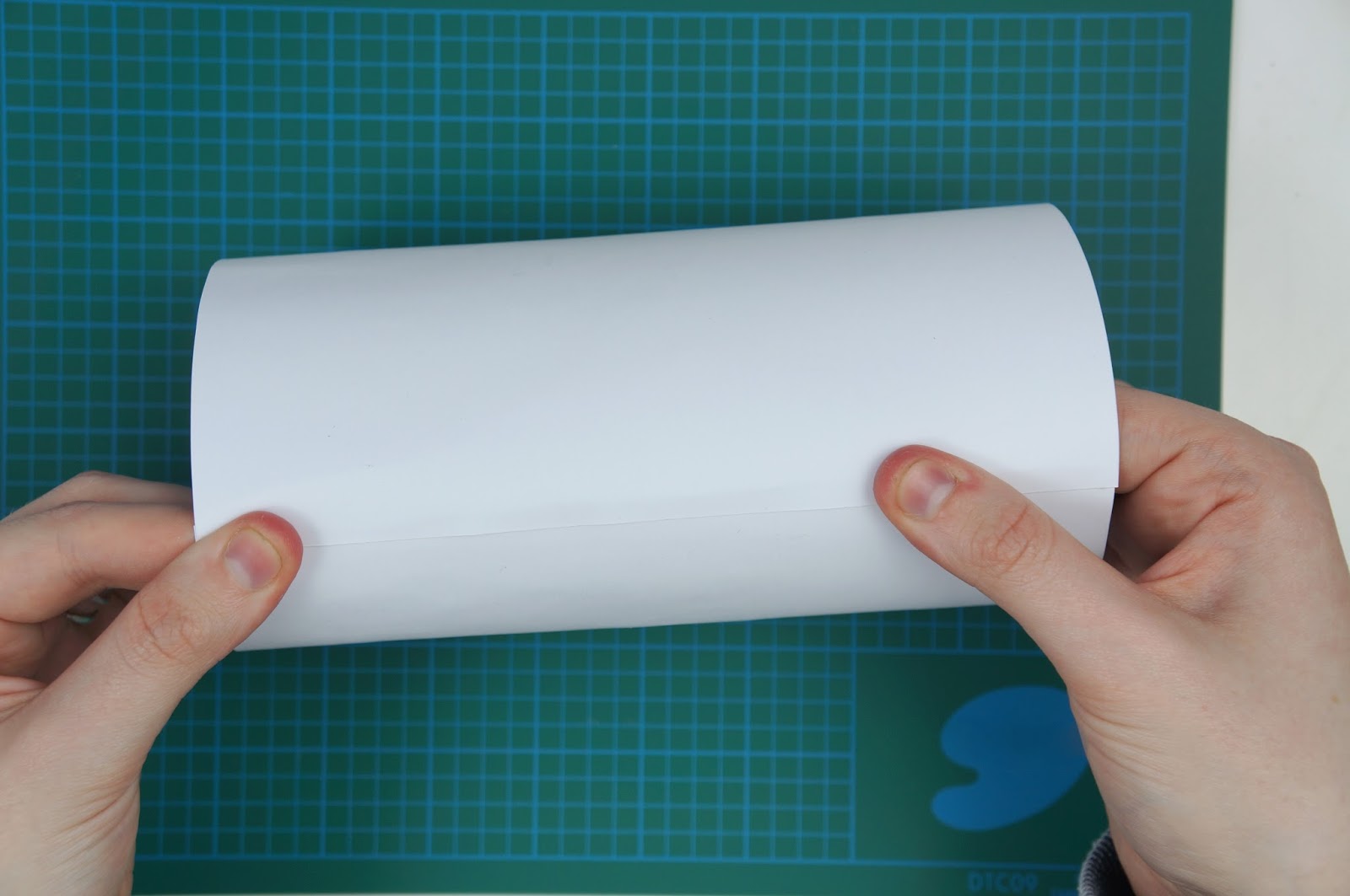 Otaku Crafts: Silhouette Cylinder Papercraft Lights