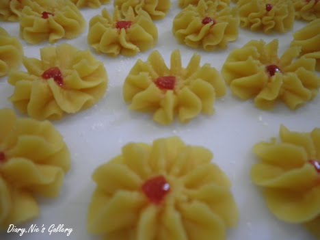 Diary.Nie's Gallery: Domo-kun Biscuit!! Raya oh Raya...