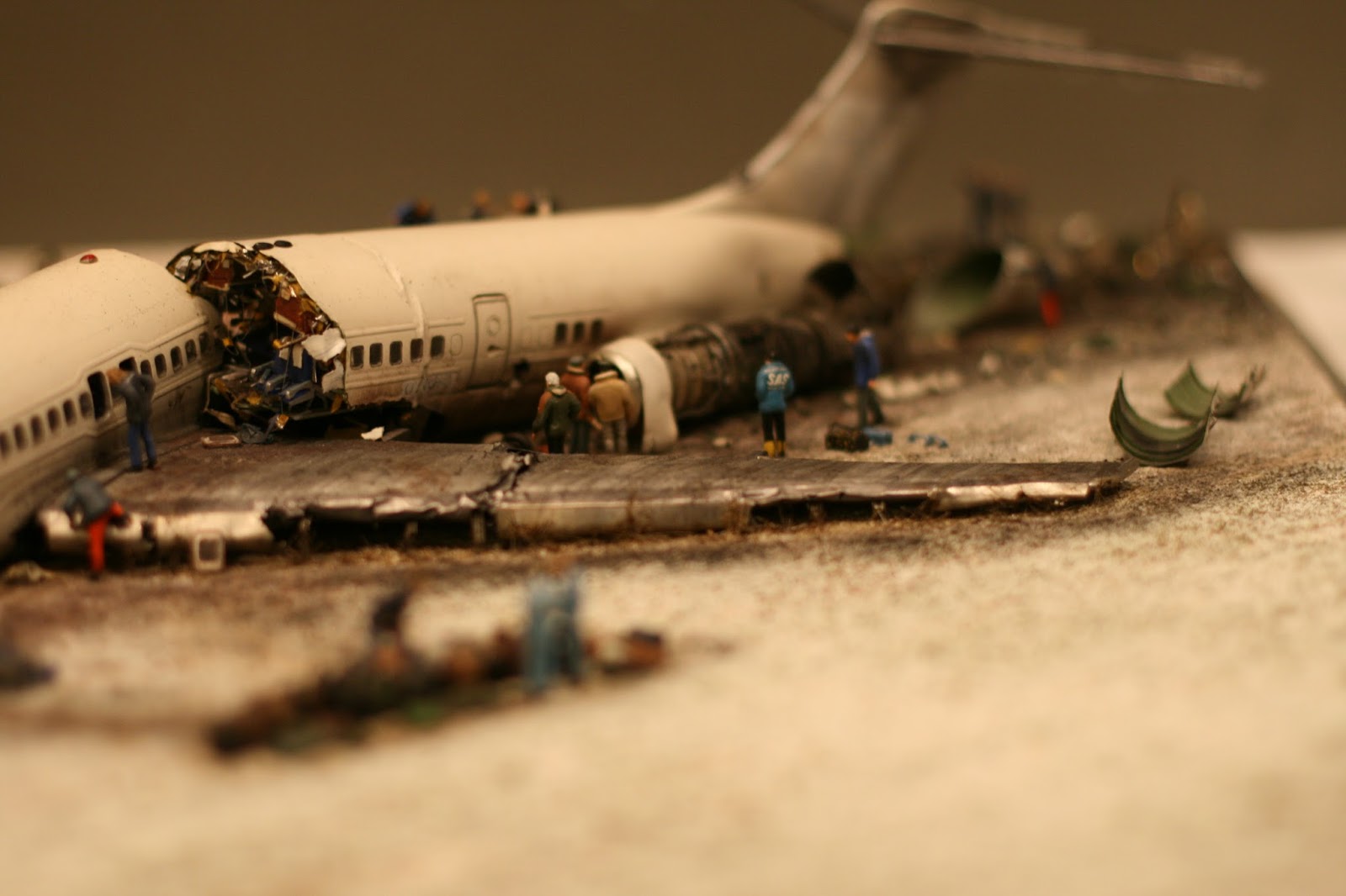 MODELLOURS WORKSHOP: Scandinavian Airlines Flight 751 - Diorama of the Day
