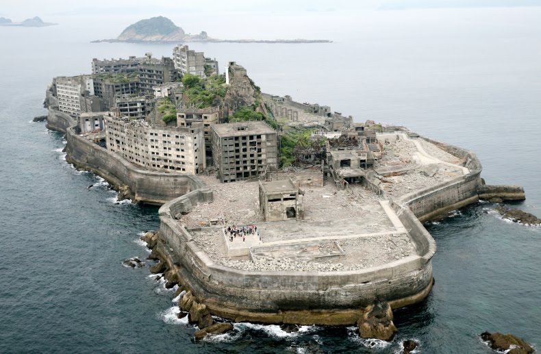 MikeLiveira's Space: Hashima Island – Creepy Japanese Ghost Town