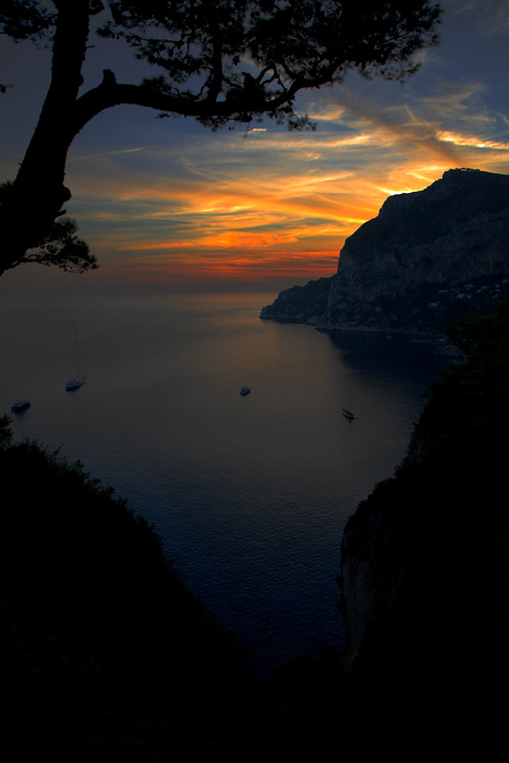 Jacques d'Adelswärd-Fersen on the Isle of Capri - GAY INFONESIA
