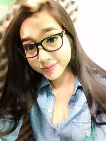 Elly Tran Ha With Glasses