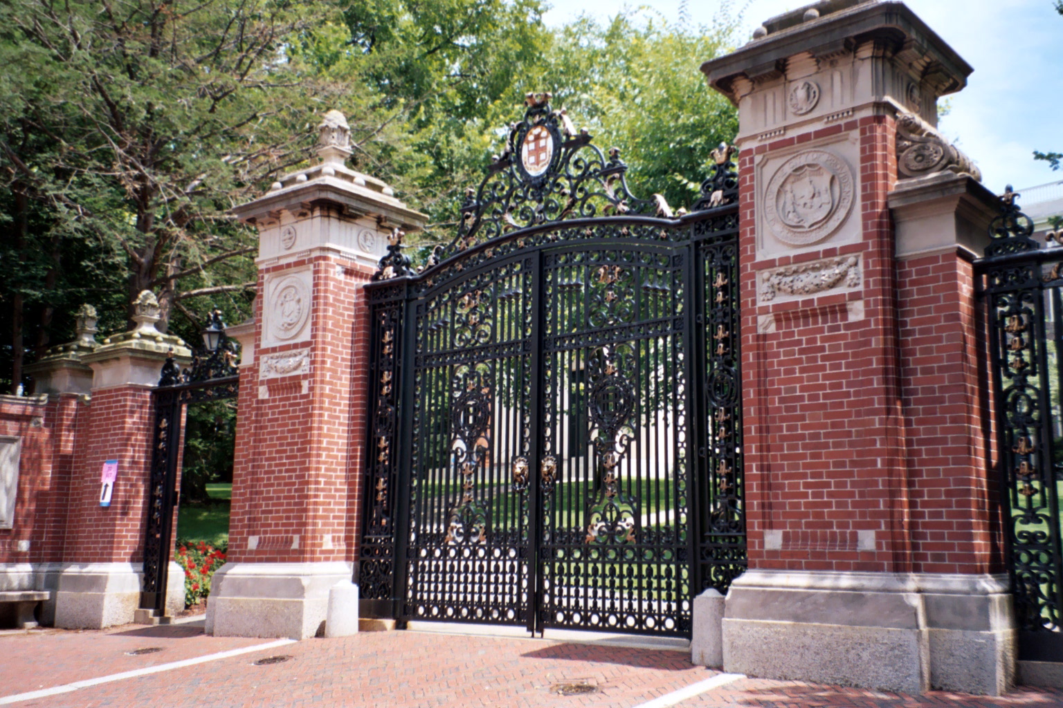 Brick Laminate Picture: Brick Entry Gates