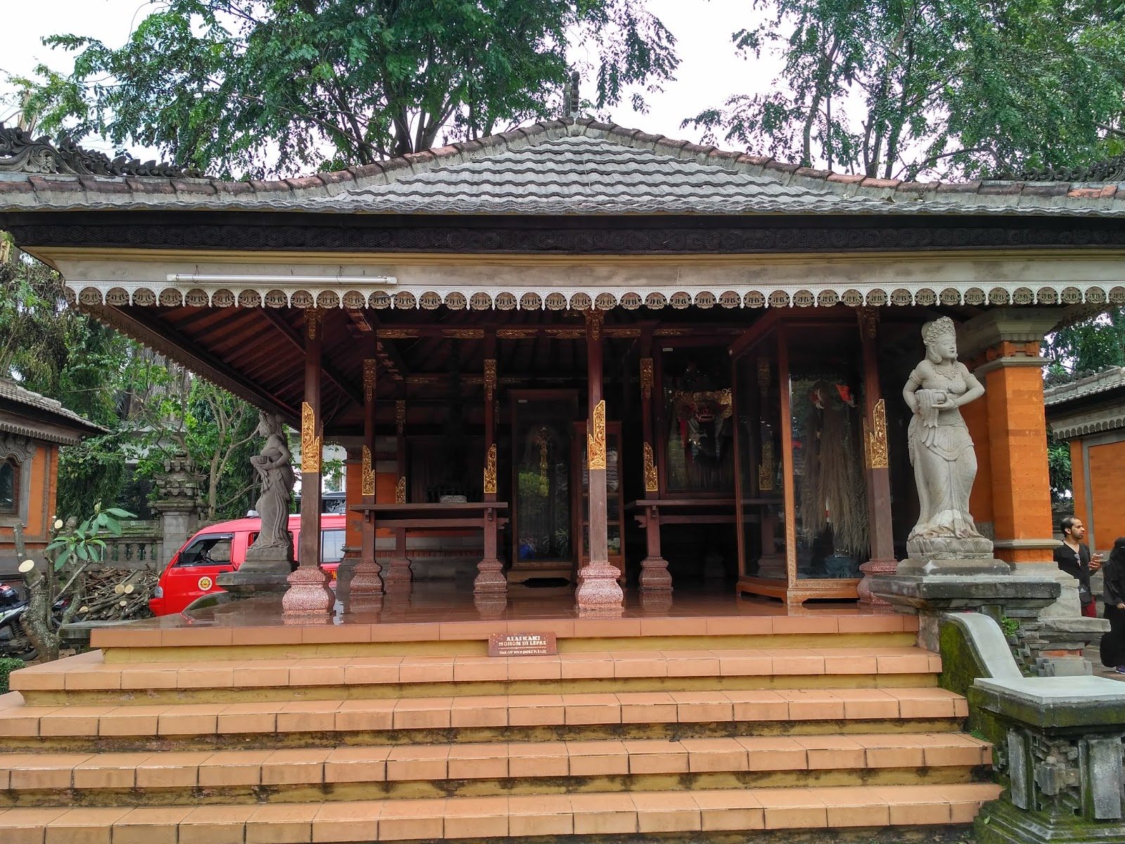 Rumah Adat Bali | Gapura Candi Bentar - Tradisi Tradisional