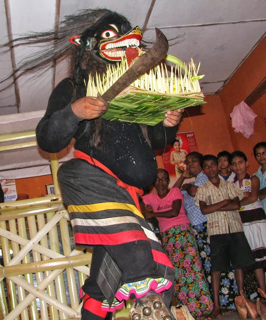 Nadee paws: Creeping up on Halloween, the Sri Lankan way.