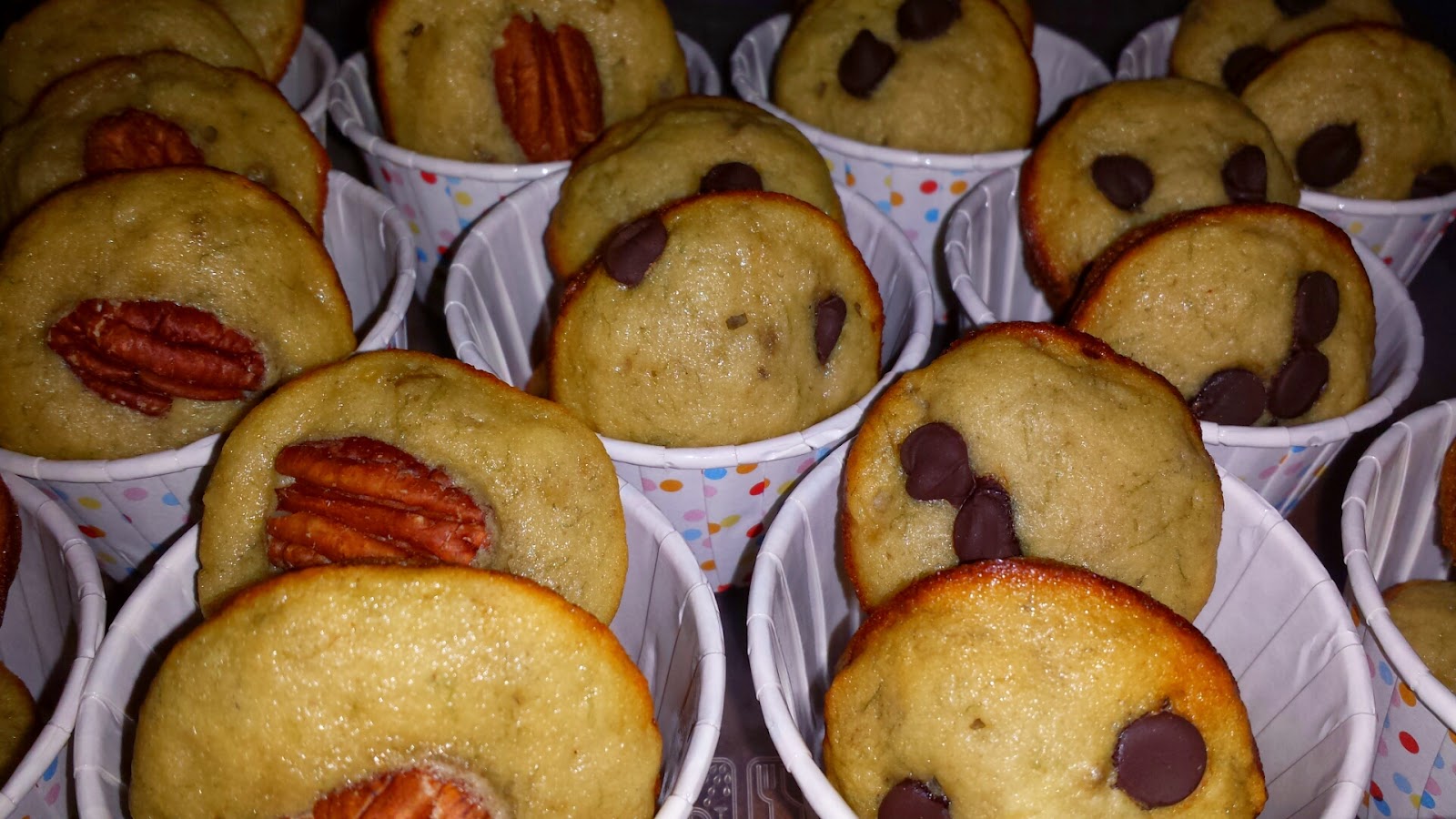 Rebecca's Amazing Creations: Mini Chocolate Chip Banana Muffin Tops