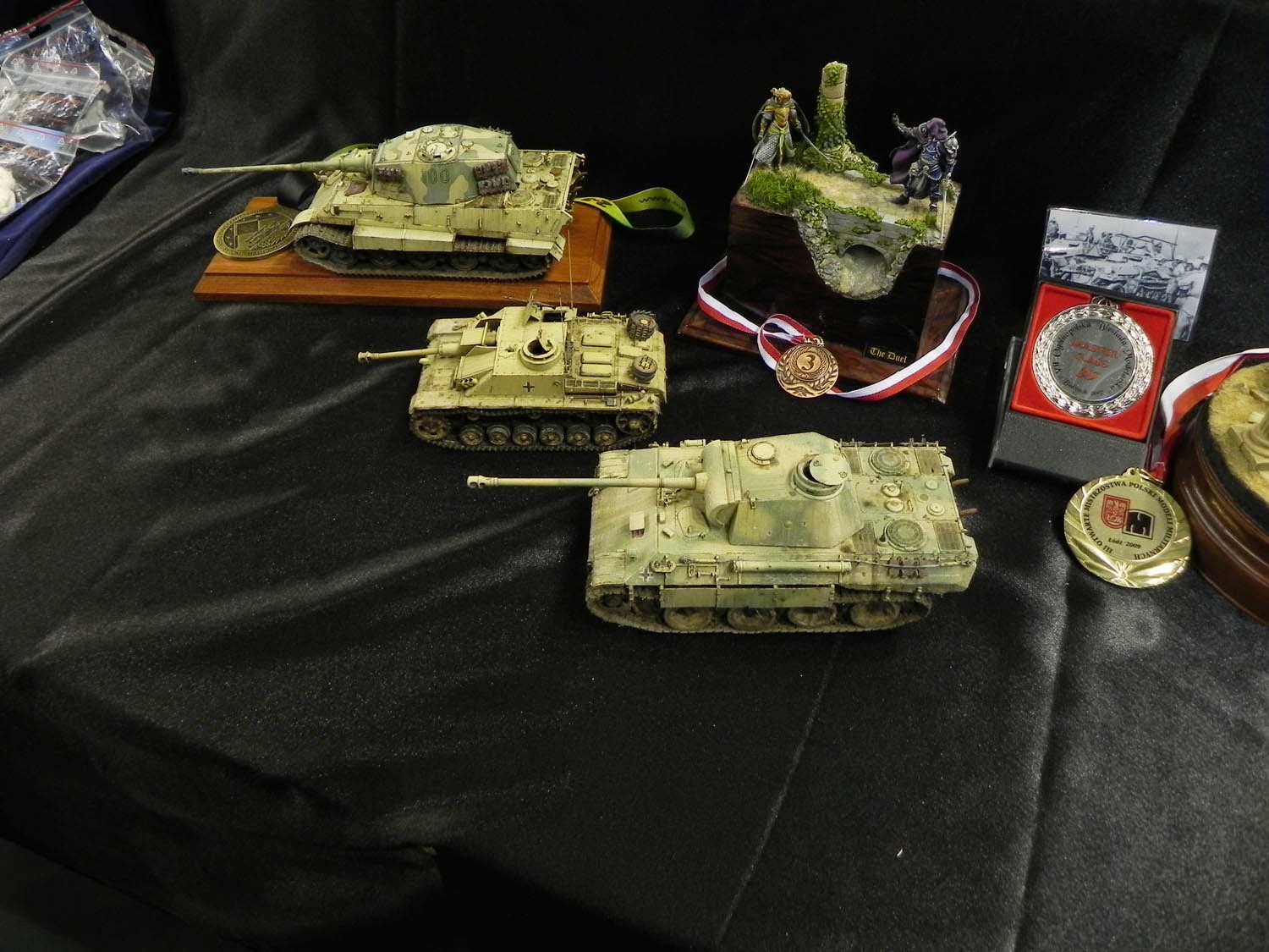 Bishop Miniatures: Stolik KWLM/ KWLM Table