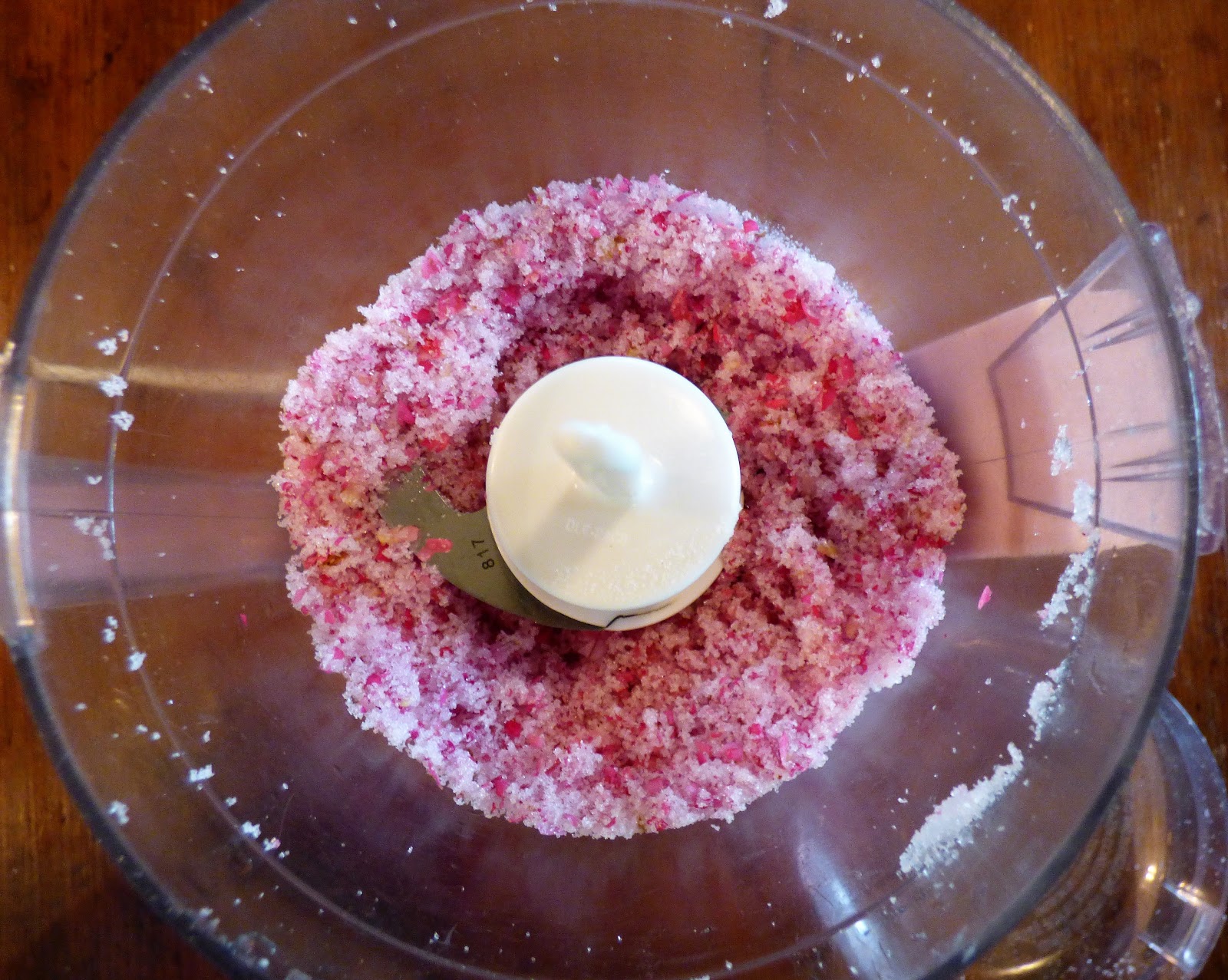 Rose sugar with fresh petals