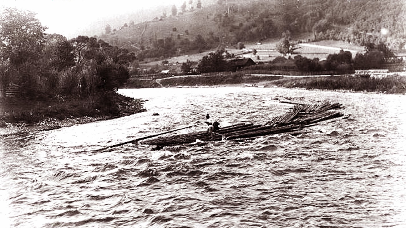 haha: Barca pe Valuri Pluteste Usor