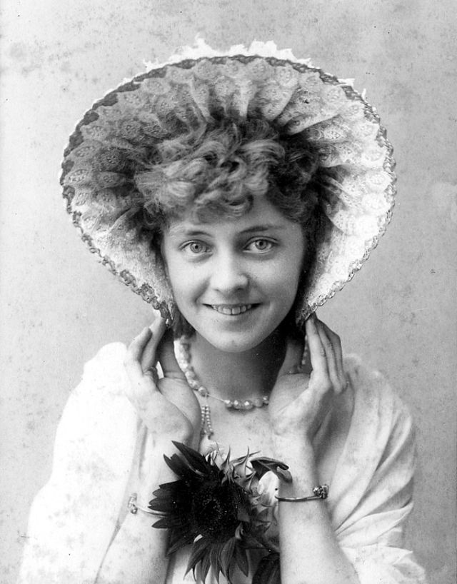 Stunning Photos of Stylish Girls That You Won't Believe They Came From ...