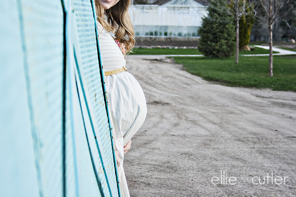 Über Chic for Cheap: Meet Ellie Cutler {Maternity Shoot}