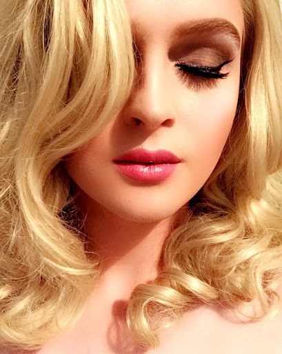 Nia Graham – Transgender Beauty Vlogger - TG Beauty