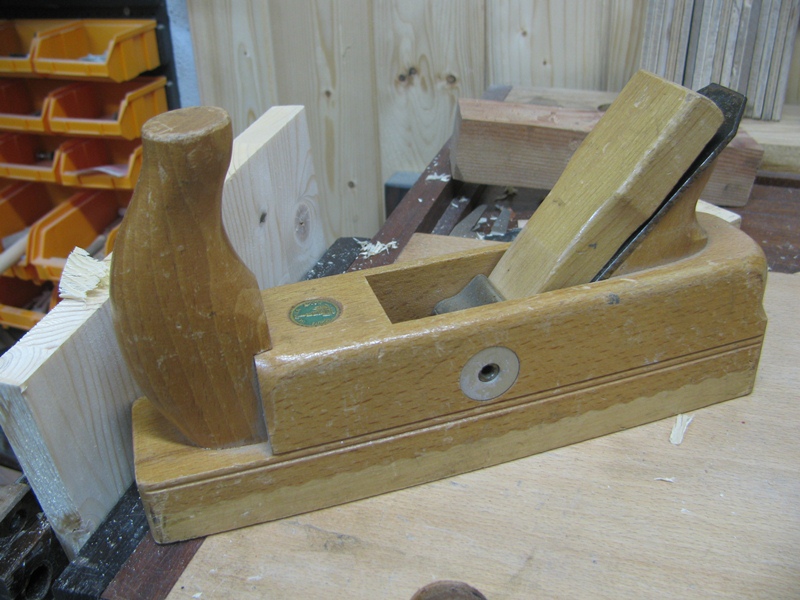 Woodworking by Hand: Sharpening a Scrub Plane Blade