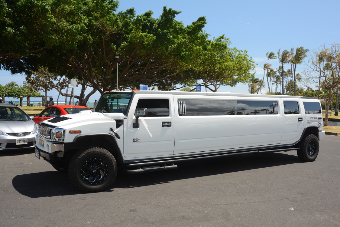 Hawaii Wedding Vendors: Hummer Limousine in Honolulu