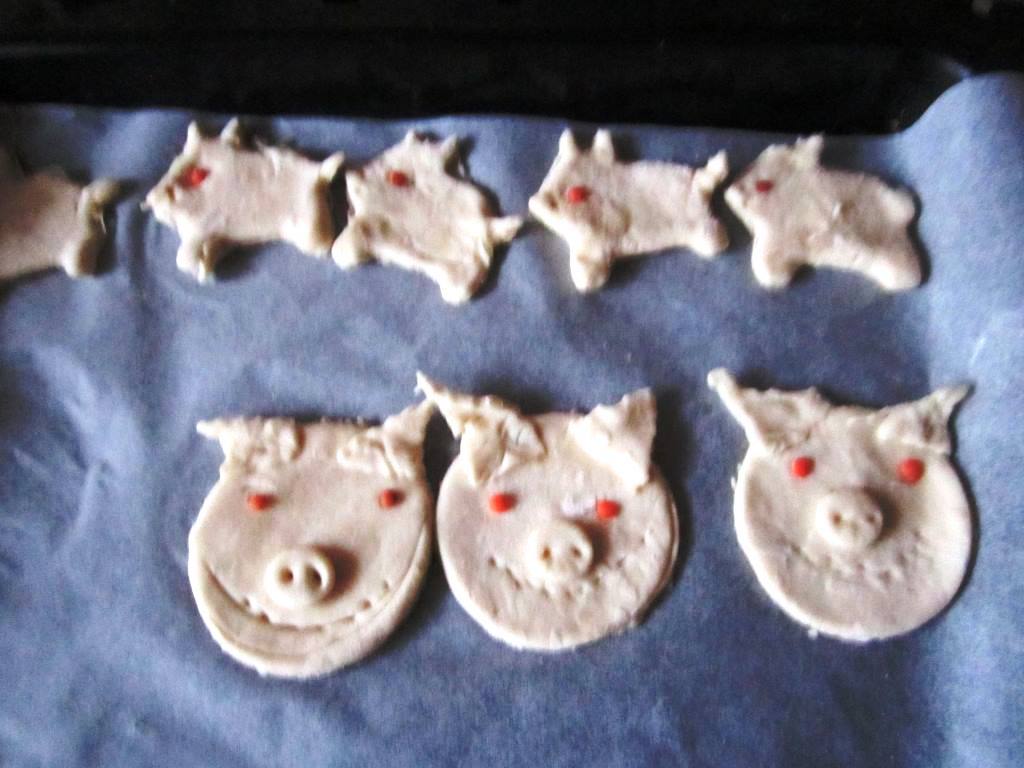 Olgis kipróbált receptjei: Szilveszteri malackák, leveles tésztából.